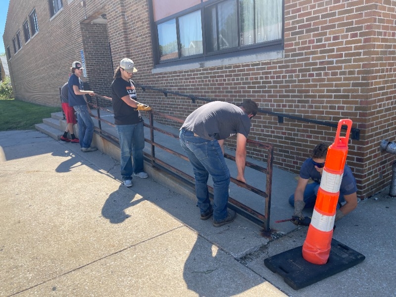 Sidney Community School District - Welding Class Stepping Up!